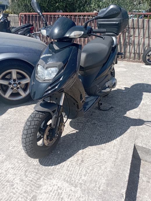 Piaggio Typhoon 50cm3 2016god, 2016 god.
