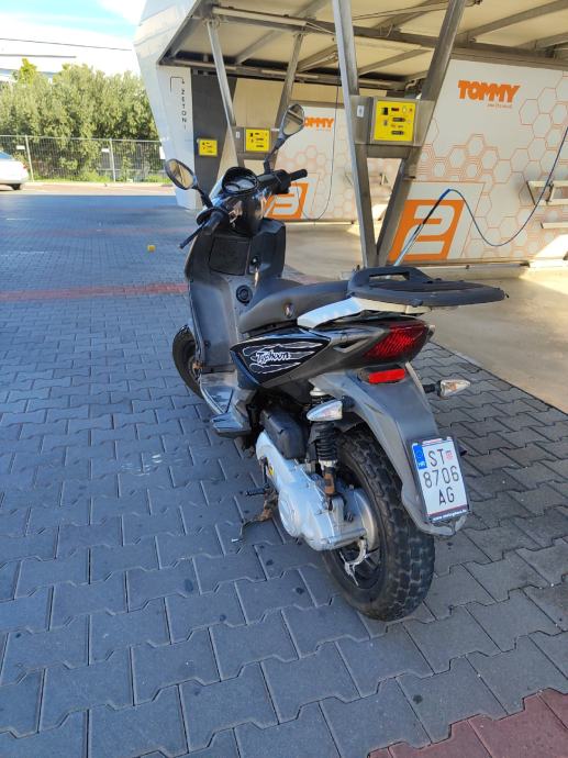 Piaggio Typhoon 50cm3 2015god, 2015 god.