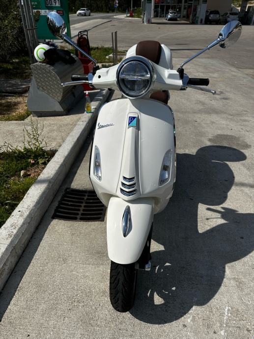 Piaggio Vespa 50 cm3, 2023 god.