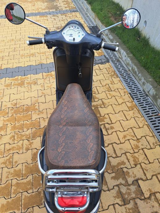 Piaggio Vespa 50cm3, 2012 god.