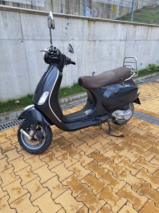 Piaggio Vespa 50cm3, 2012 god.