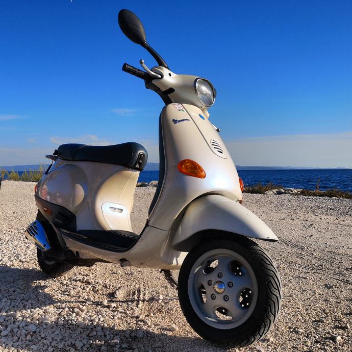 Piaggio Vespa ET2 49 cm3, 2001 god.