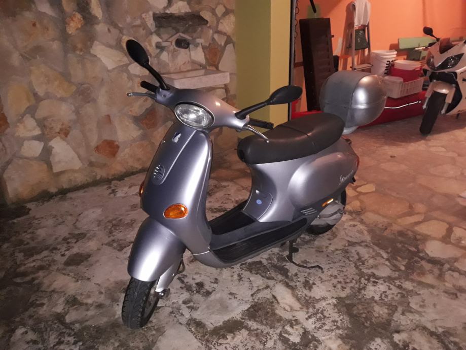 Piaggio Vespa ET2 50 cm3, 2004 god.