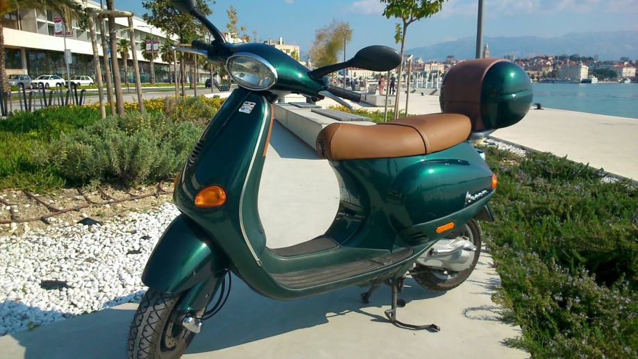 Piaggio Vespa ET2 50 prvi vl. garaziran, 2001 god.