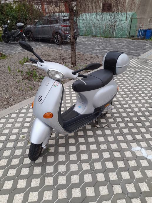 Piaggio Vespa ET4 49 cm3, 2004 god.
