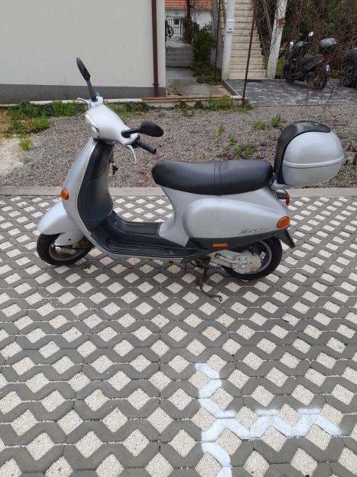 Piaggio Vespa ET4 49 cm3, 2004 god.