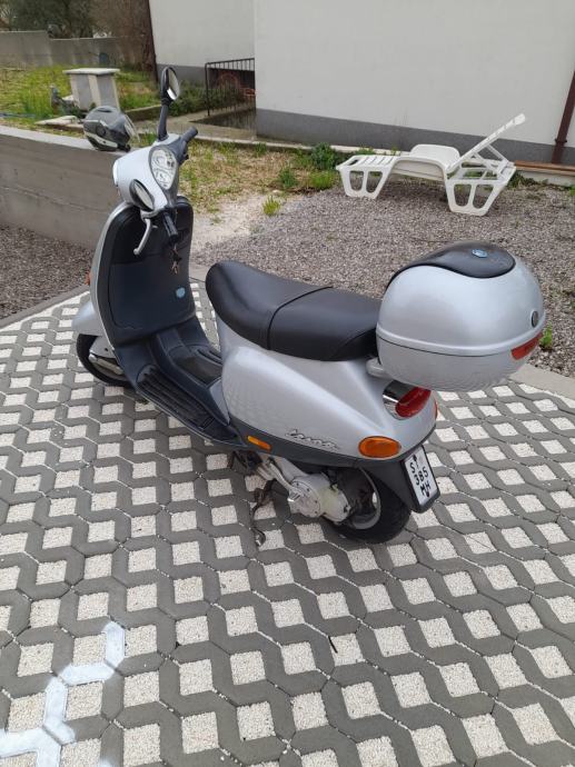 Piaggio Vespa ET4 49 cm3, 2004 god.