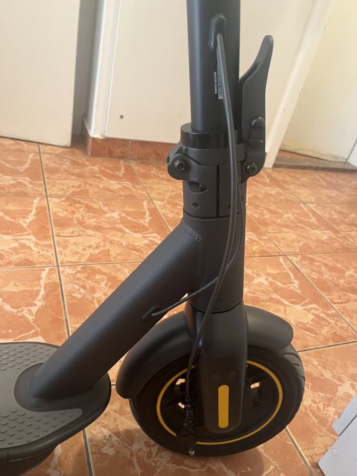 Segway Ninebot KickScooter D18E 1000 cm3, 2022 god.