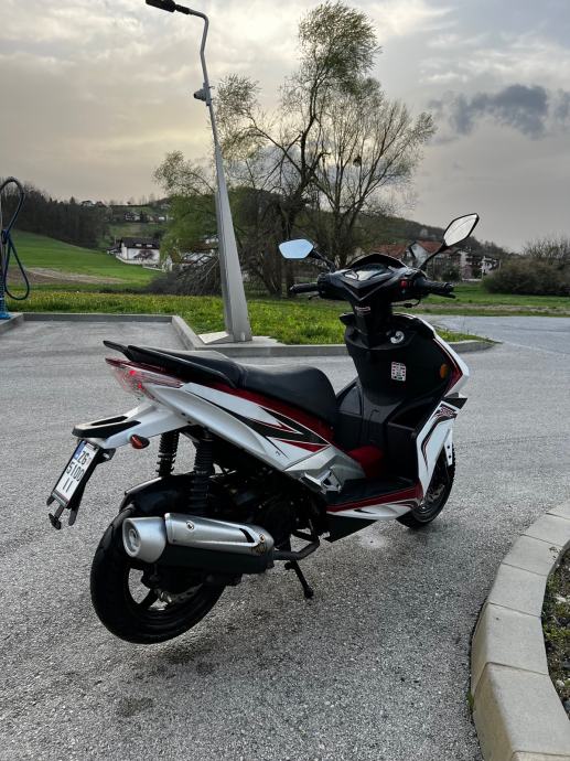 ZNEN F11 50 cm3, 2021 god.