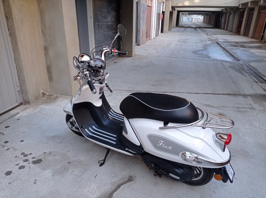 ZNEN Legend / Flash 50 cm3, 2021 god.