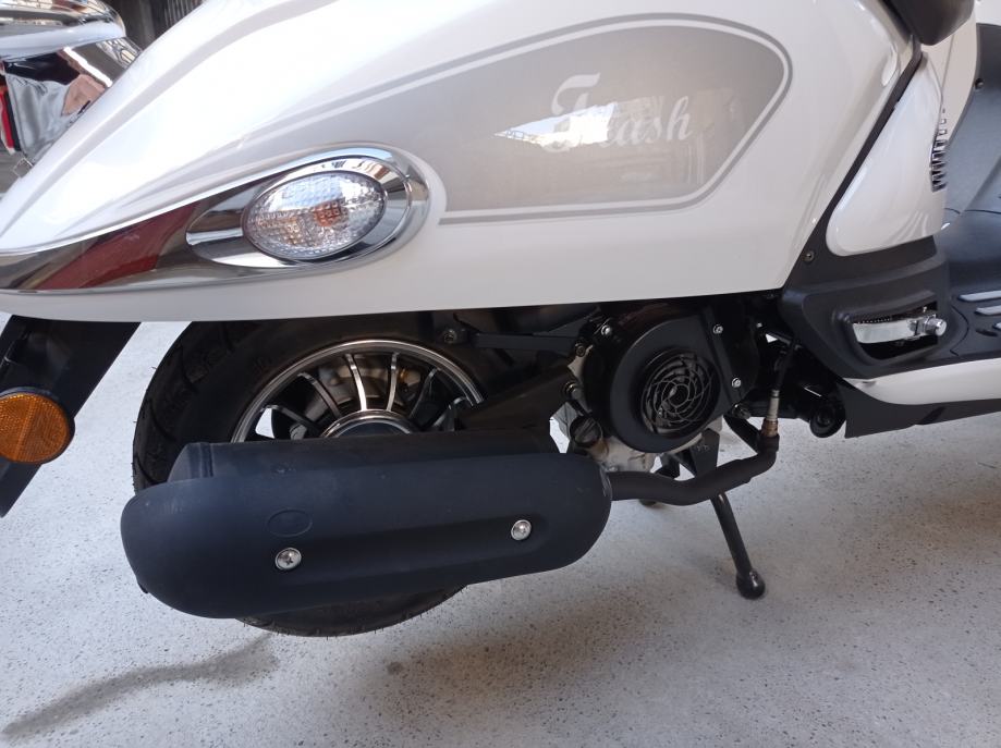 ZNEN Legend / Flash 50 cm3, 2021 god.