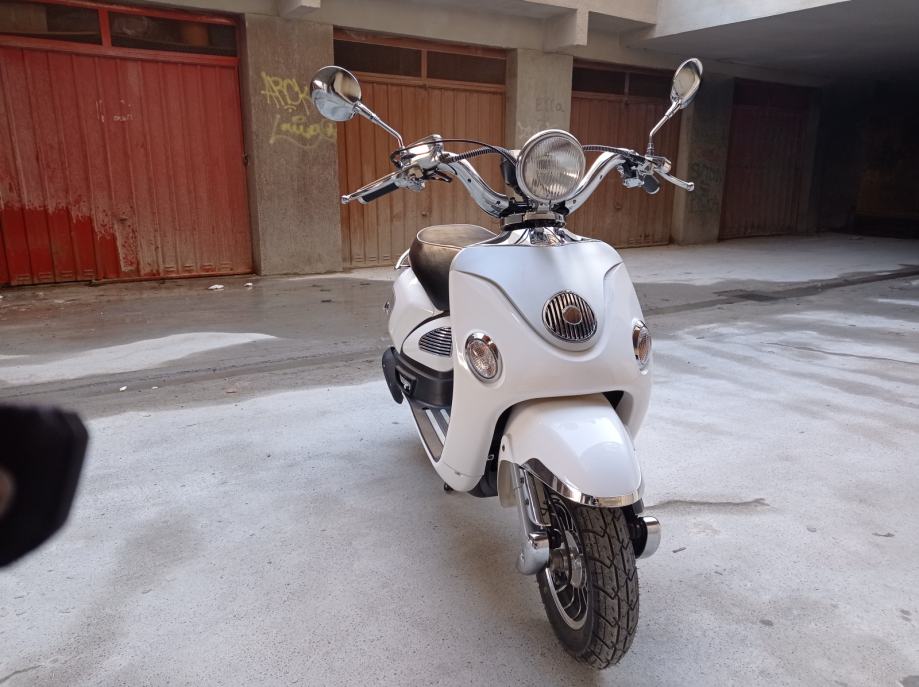 ZNEN Legend / Flash 50 cm3, 2021 god.