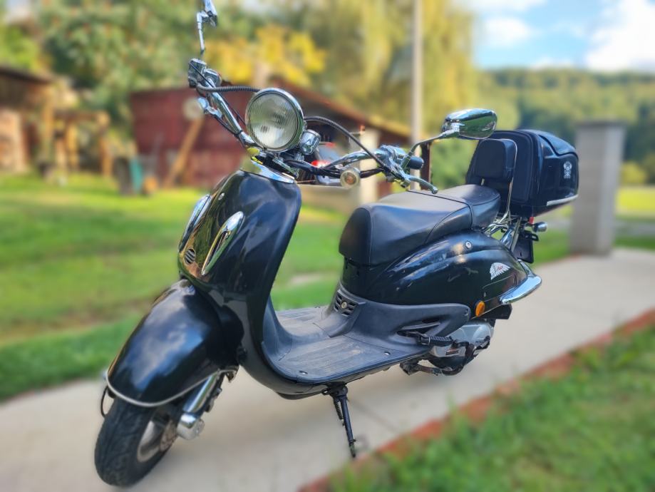 Znen ZN50QT-E 50cc (2016) – chopper/cruiser stil, 2016 god.