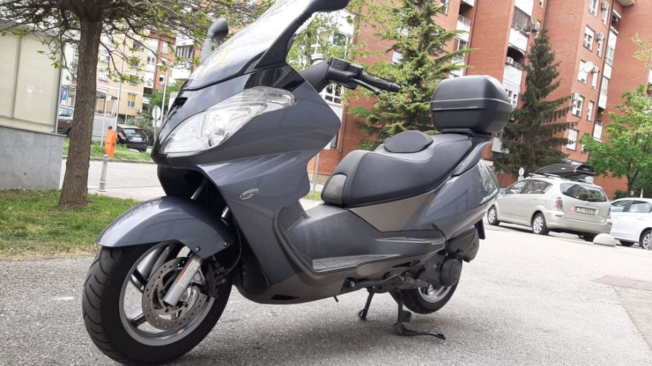 Aprilia Atlantic 125 * savršeno stanje *, reg god. dana, može na rate ...