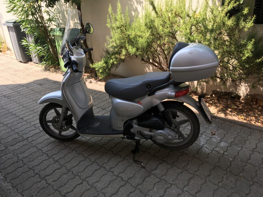 Aprilia Scarabeo 100 cm3 4T, 2004 god.