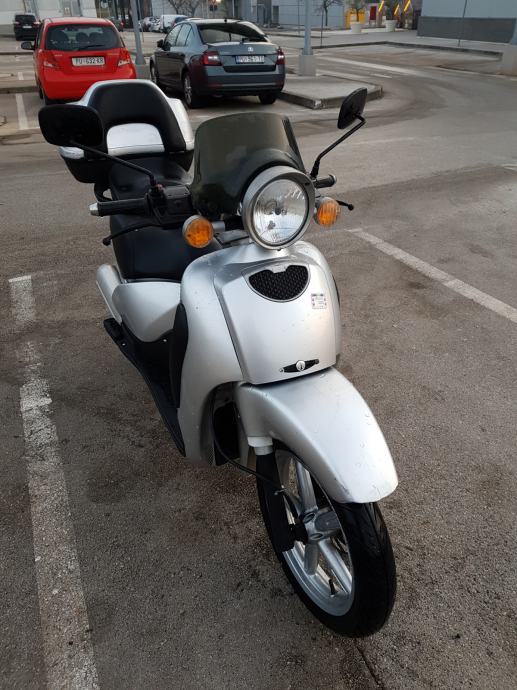 Aprilia SCARABEO 150cm3, 2002 god.