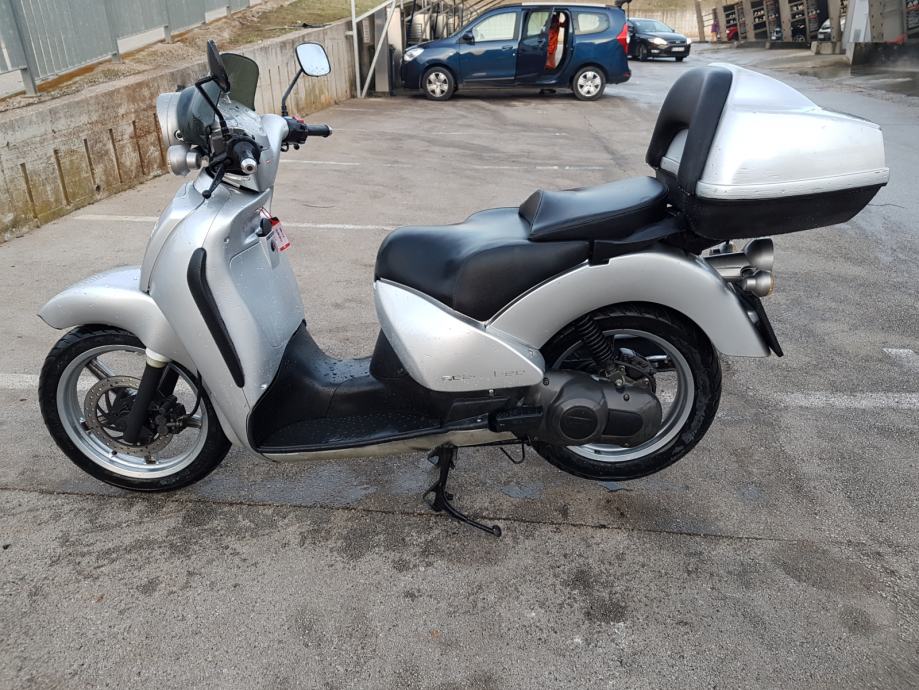 Aprilia SCARABEO 150cm3, 2002 god.