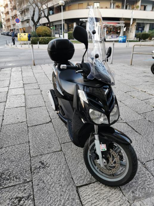 Aprilia sport city cube 300, 2009 god.