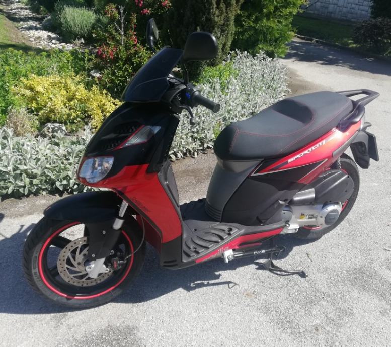 Aprilia SPORTCITY STREET 125 125 cm3, 2014 god.