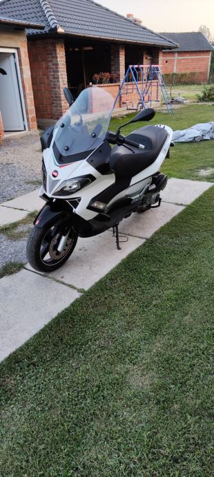 Aprilia Sr Max 300 300 cm3, 2012 god.