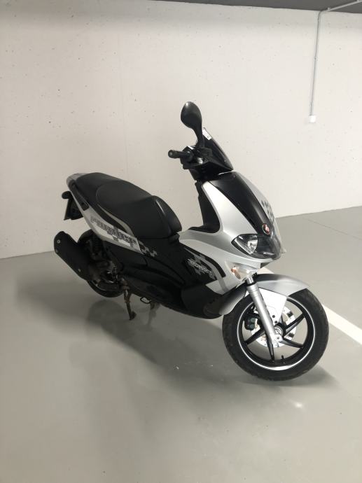 Gilera Runner St 125, 2013 god.