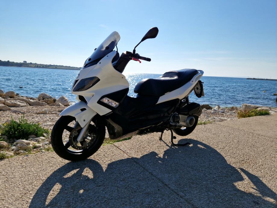 Gilera Nexus 300, 2010 god.