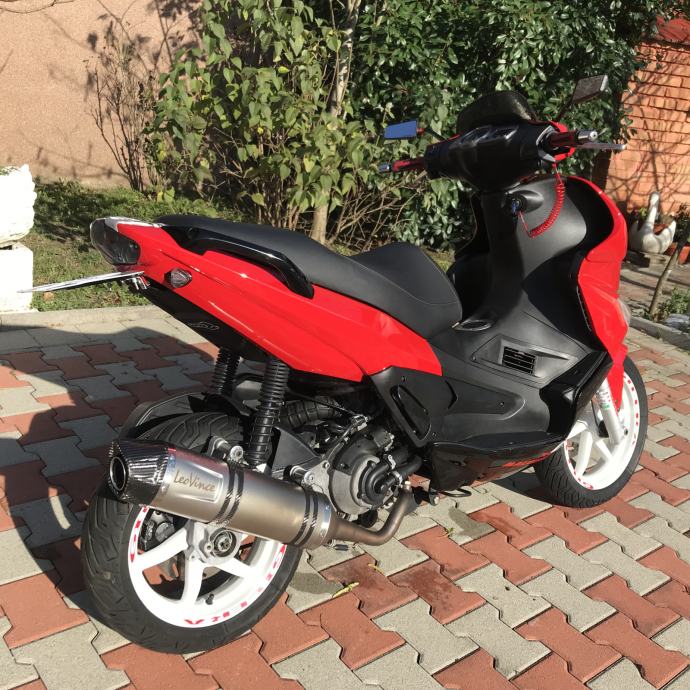 Gilera Runner St 125-200 cm3, 2008 god.