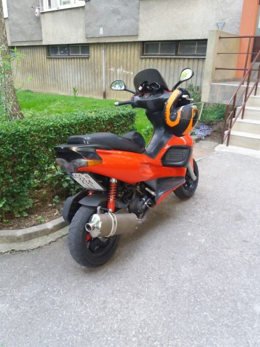 Gilera Runner 125 motor 200 cm3, 2004 god.