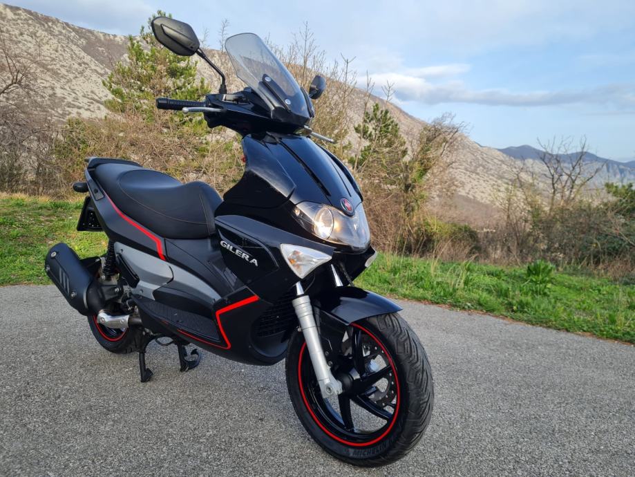 Gilera Runner 125 ST, 2010 god.
