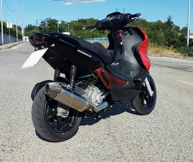 Gilera Runner ST 125 (250 cm3) HITNO, 2007 god.