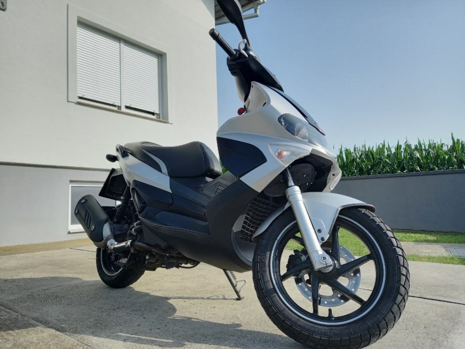 Gilera Runner ST 125 cm3, 2015 god.