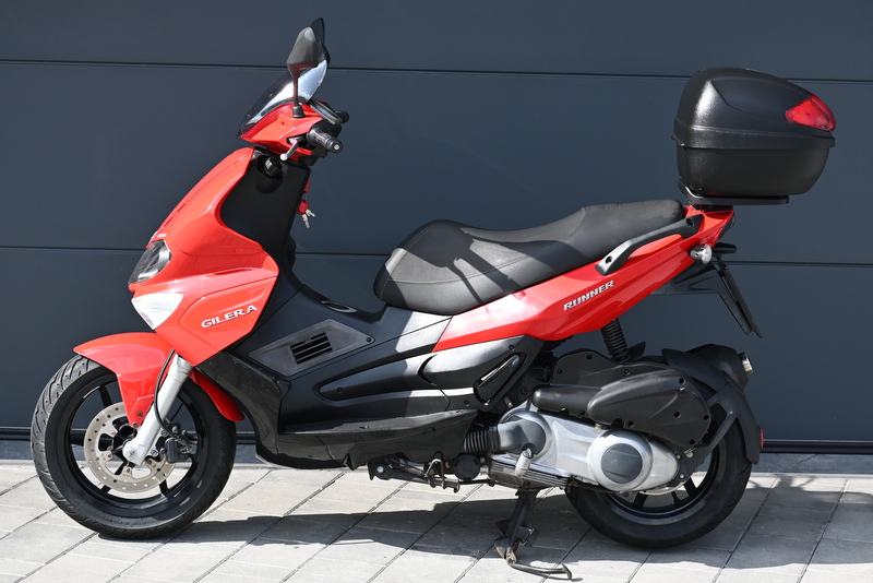 Gilera Runner ST 125 + KOVČEK 124 cm3, 2011 god.