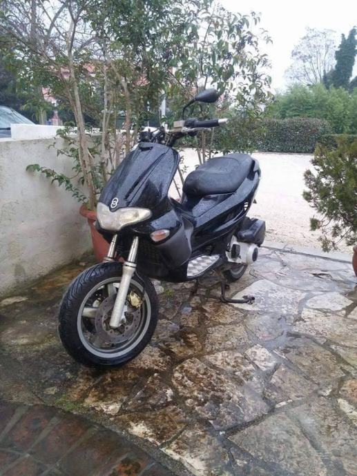 Gilera Runner VX 250 i.e., 2002 god.