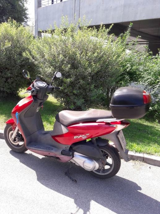 Honda Dylan 150 Registriran godinu dana, 2004 god.