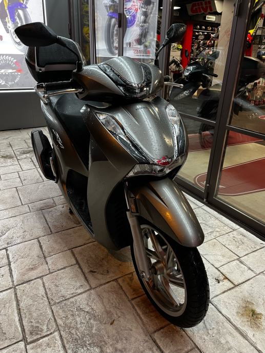 Honda Sh 350 cm3, 2021 god.
