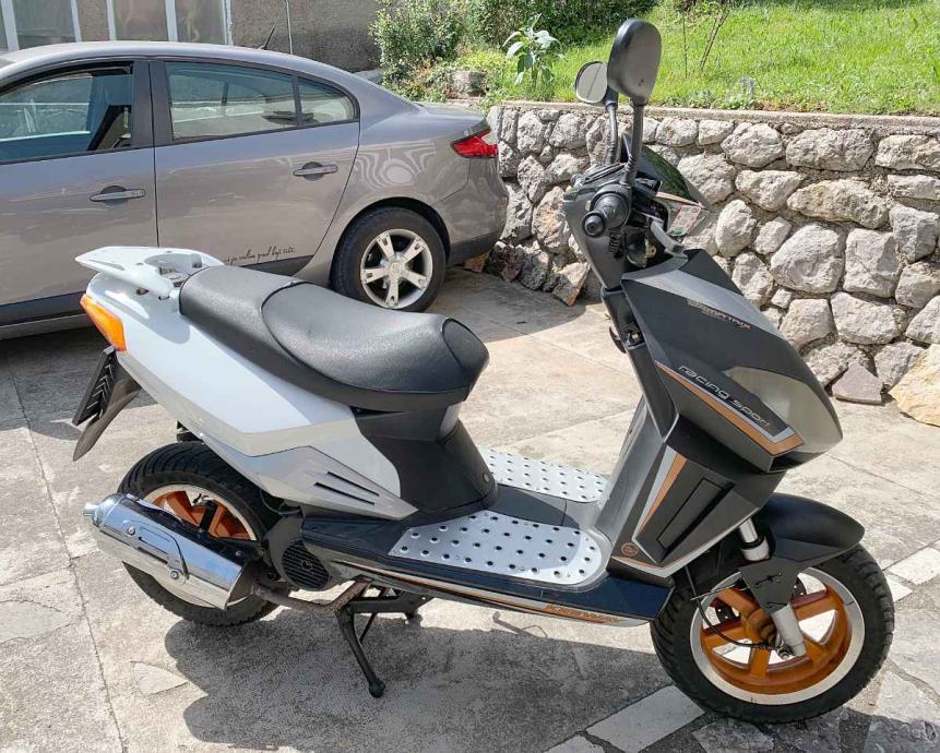 Keeway Matrix 150 cm3 maxi skuter - HITNO, 2009 god.