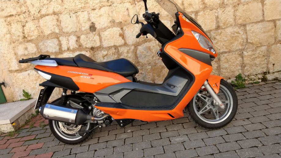 Malaguti Madison 250 cm3 ie, 2008 god.