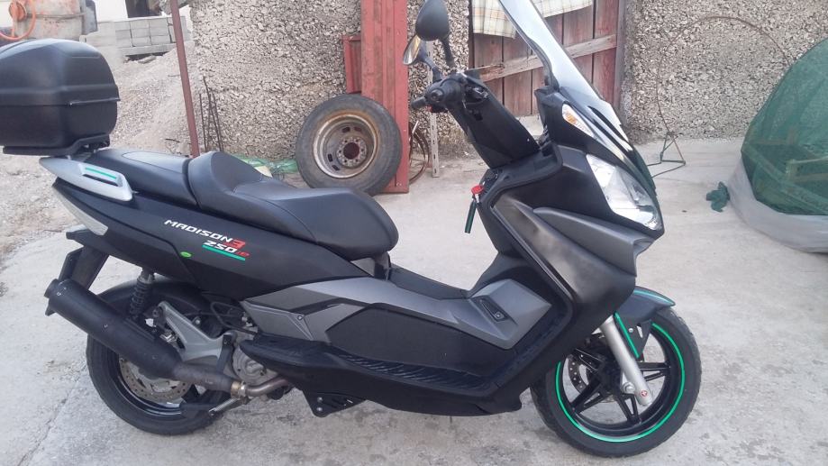 Malaguti madison 250 cm3 3ie, 2007 god.