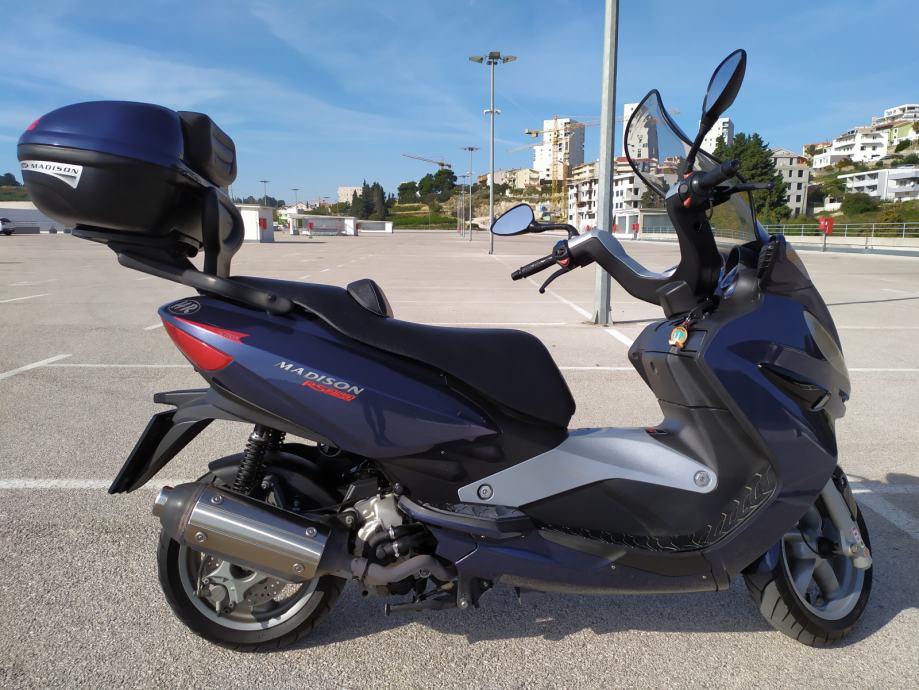HITNO PRODAJEM Malaguti Madison 250 RS 244 cm3, 2006 god.