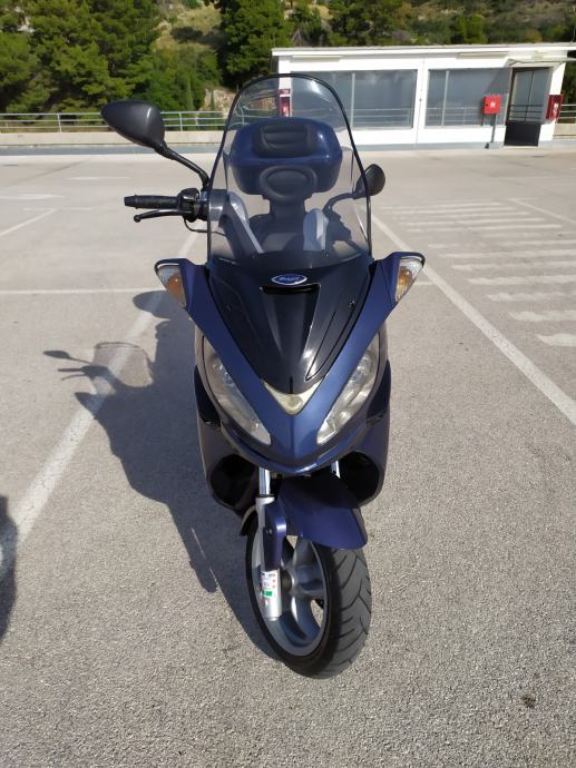 HITNO PRODAJEM Malaguti Madison 250 RS 244 cm3, 2006 god.