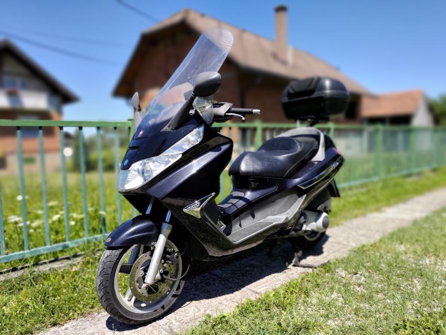 Piaggio X8 200 cm3, 2004 god.