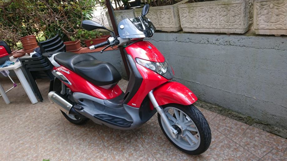 Piaggio Beverly 200 200 cm3, 2002 god.