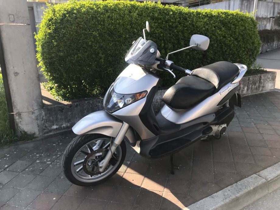 Piaggio Beverly 200 200 cm3, 2002 god.
