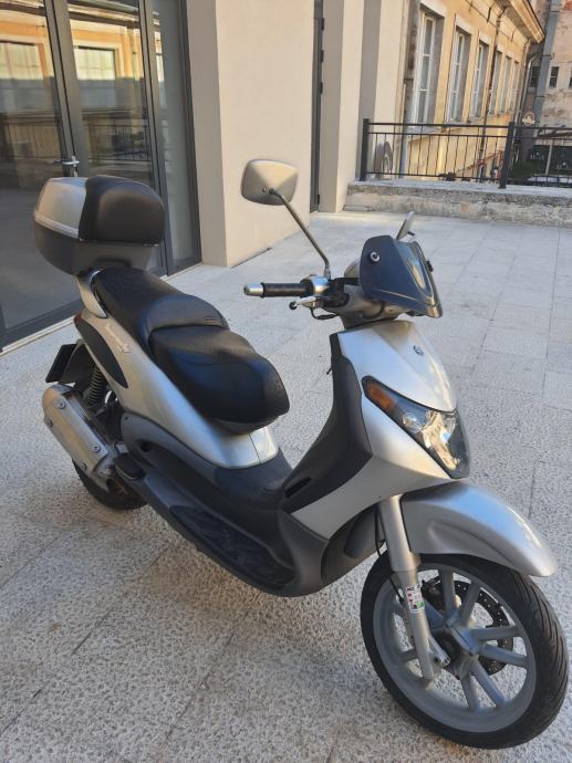 Piaggio Beverly 200 200 cm3, 2003 god.