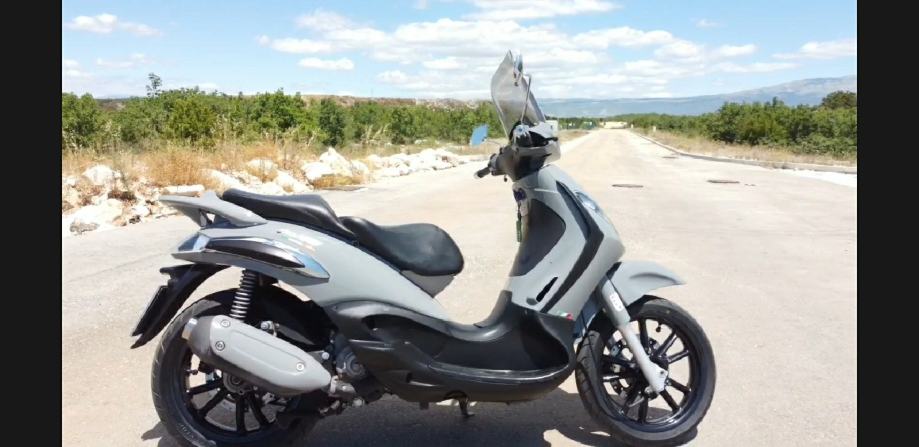 Piaggio Beverly 250 cm3,2000 eura,FIKSNO, 2004 god.