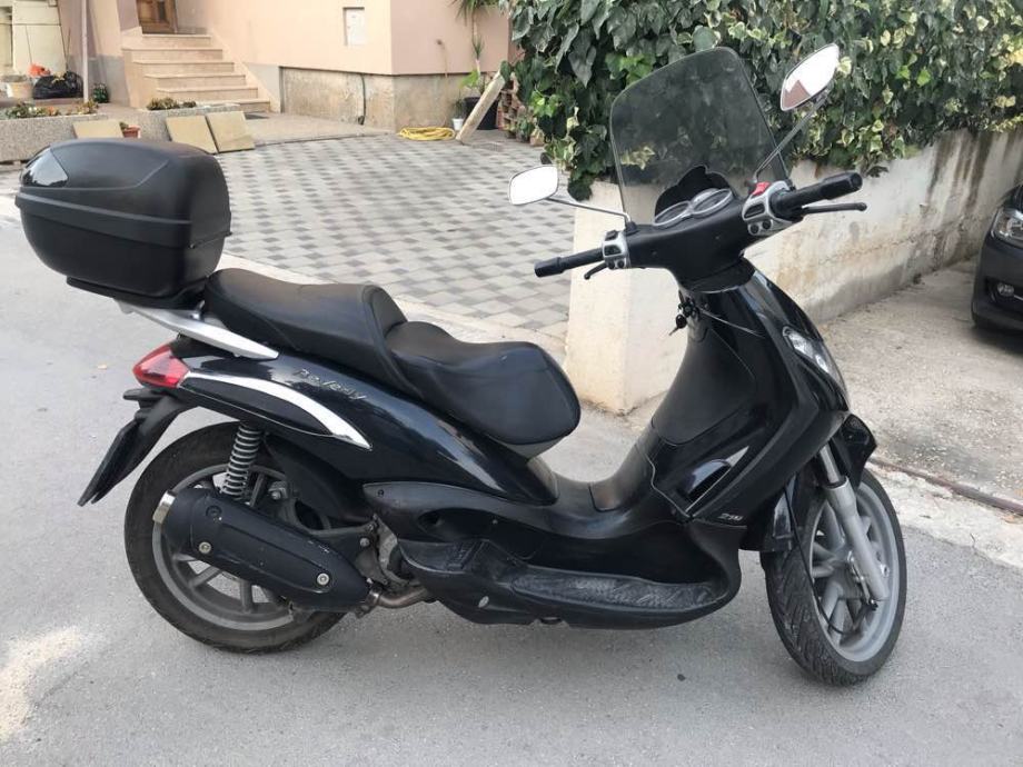Piaggio Beverly 250 cm3, 2005 god.