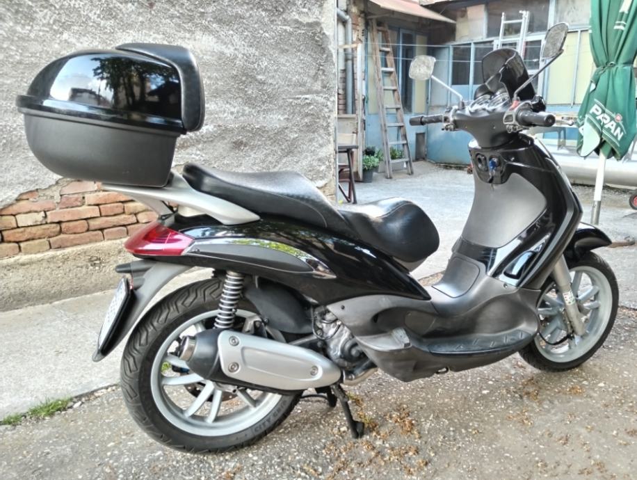 Piaggio Beverly 250 cm3, 2004 god.