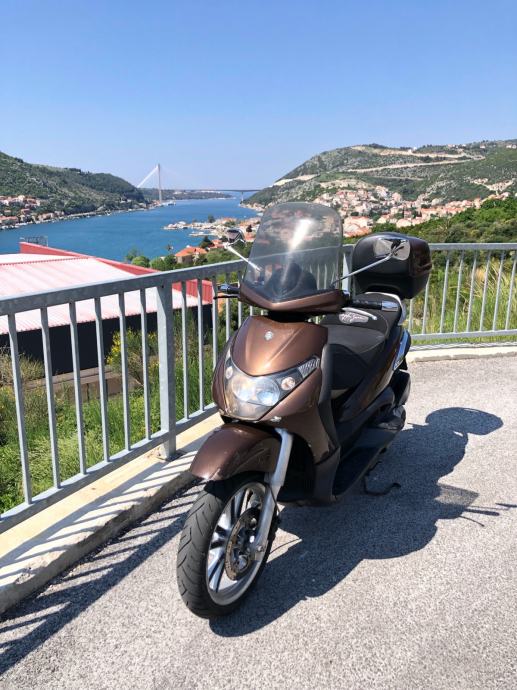 Piaggio Beverly 250 cm3, 2004 god.