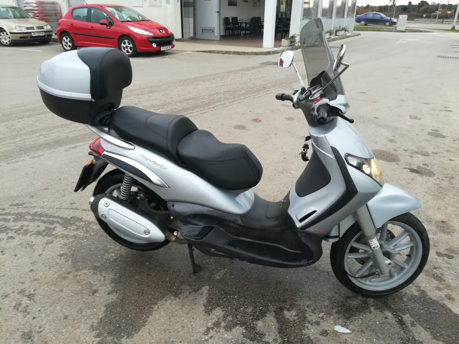 Piaggio Beverly 250 i.e. 250 cm3, 2006 god.