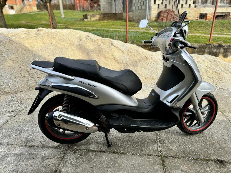 Piaggio Beverly 250 ie., KOFER, OČUVAN, GARAŽIRAN, REGISTRIRAN 09/24 ...